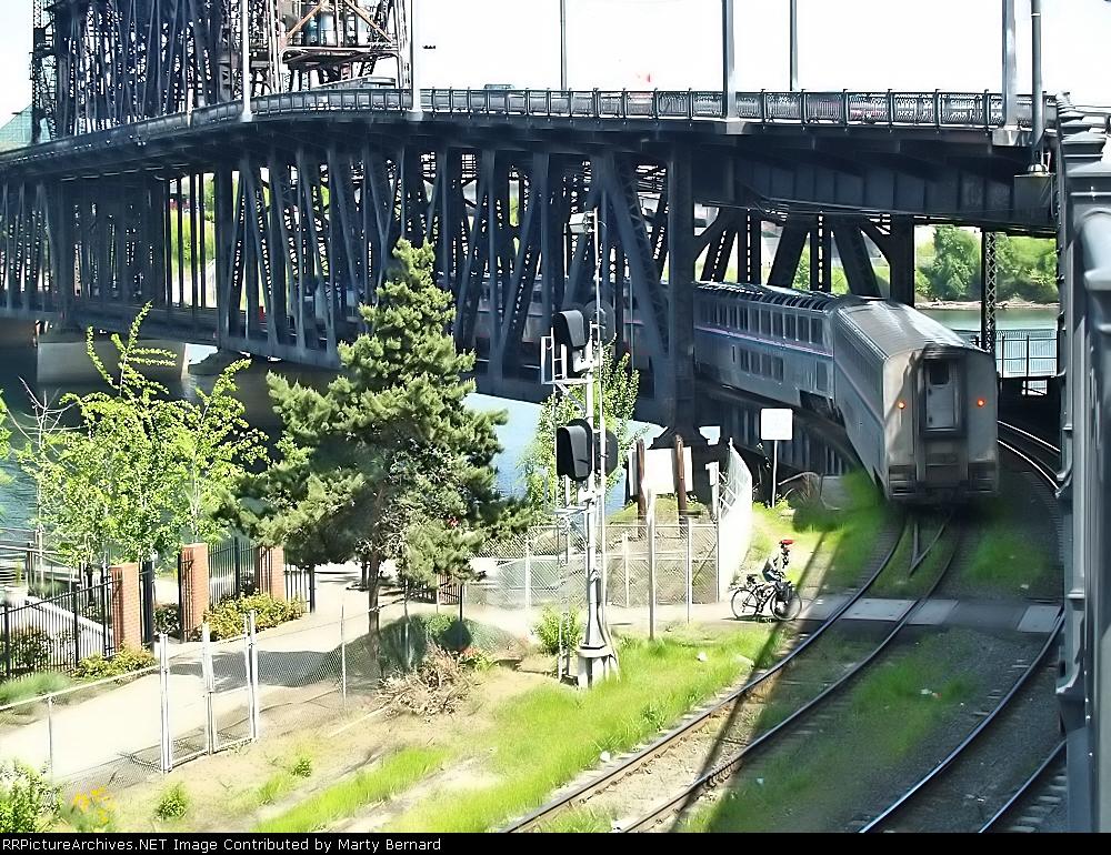 Train 1011, the SB Northern Portion of the Coast Starlight Heading on to the Steel Bridge
